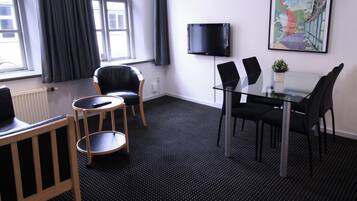 Apartamento, 1 quarto, cozinha | Roupa hipoalergénica, cortinas/cortinados opacos