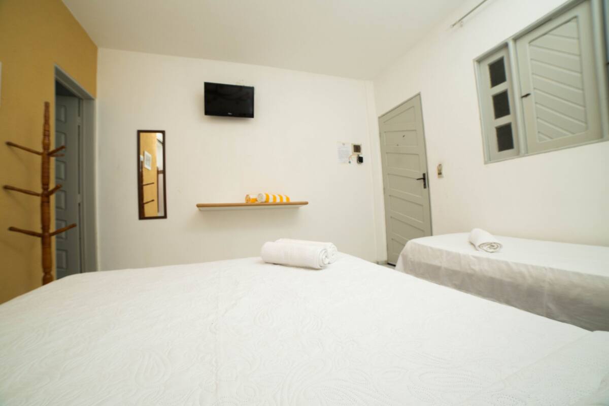 Quarto Triplo | Minibar, Wi-fi grátis, roupa de cama fornecida
