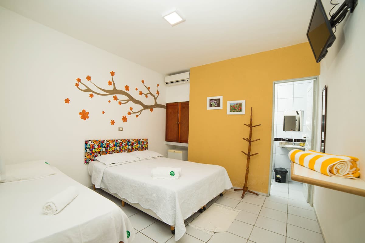 Minibar, Wi-fi grátis, roupa de cama fornecida