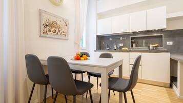 Apartamento conforto | Opções para refeição no quarto