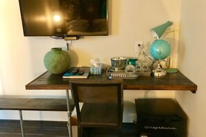 Room 10: Double Queen | Frigobar, escrivaninha, Wi-Fi de cortesia, roupa de cama