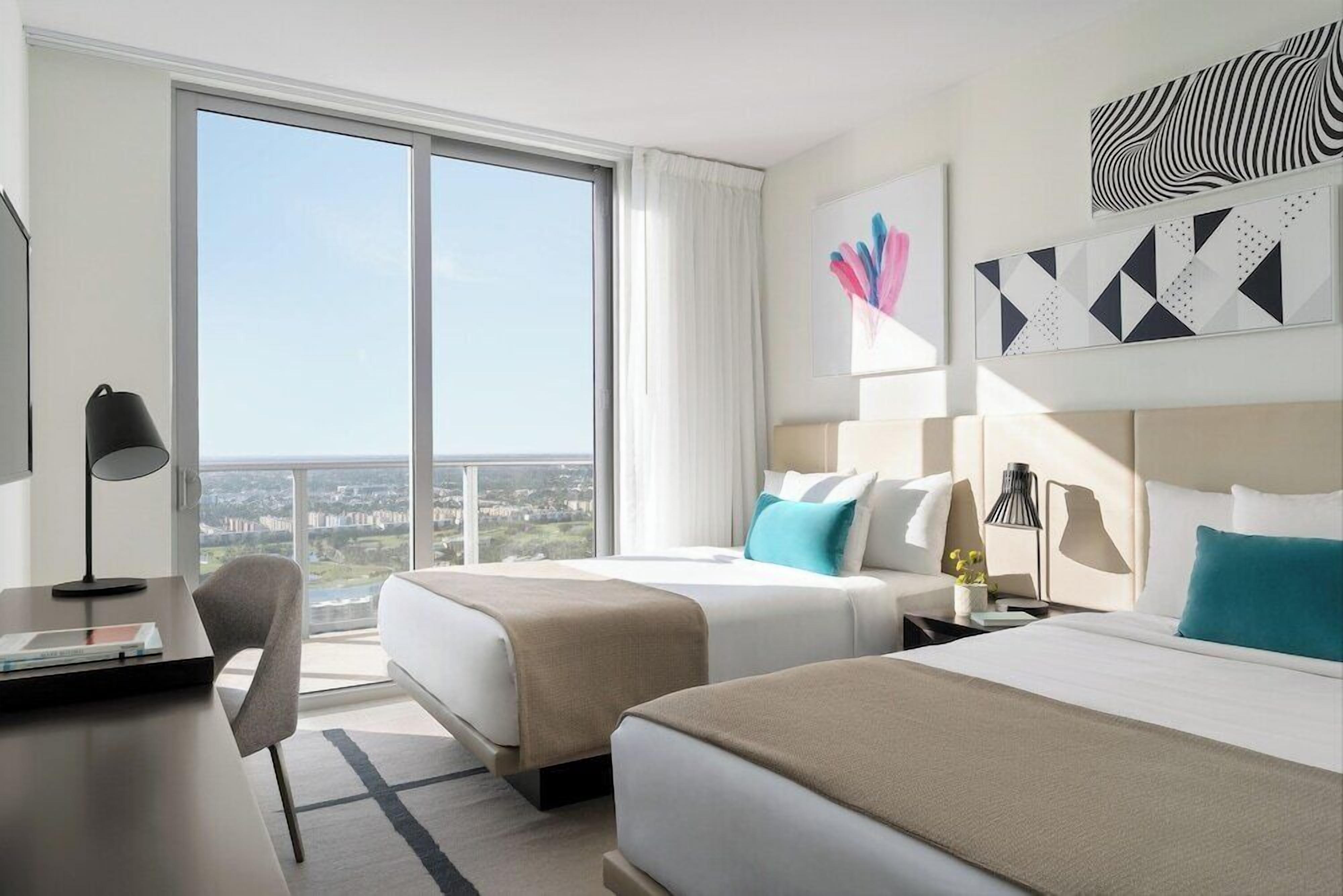 Roupas de cama premium, cofres nos quartos, individualmente decorados