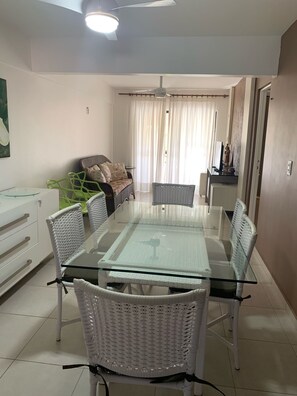 Apartamento Familiar | Refeições no quarto