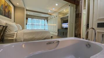 Apartamento família, 2 quartos, cozinha americana, vista para a baía | Roupas de cama de algodão egípcio, roupas de cama premium