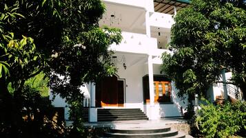Fachada da propriedade