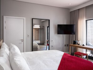 Quarto casal | Roupas de cama antialérgicas, frigobar (abastecido com itens grátis)