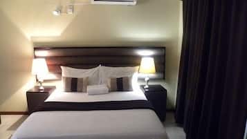 Estúdio standard, 1 cama King | Berços grátis, Wi-Fi de cortesia, roupa de cama