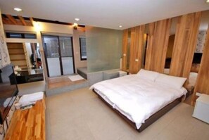 Quarto Duplo Deluxe | Secretária, cortinas/cortinados opacos, Wi-fi grátis 