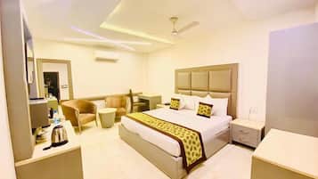 Quarto premium | Individualmente mobiliados, escrivaninha