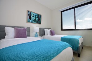 Apartamento Deluxe, 2 quartos | Cofre no quarto, secretária, ferro/tábua de engomar, Wi-fi grátis 