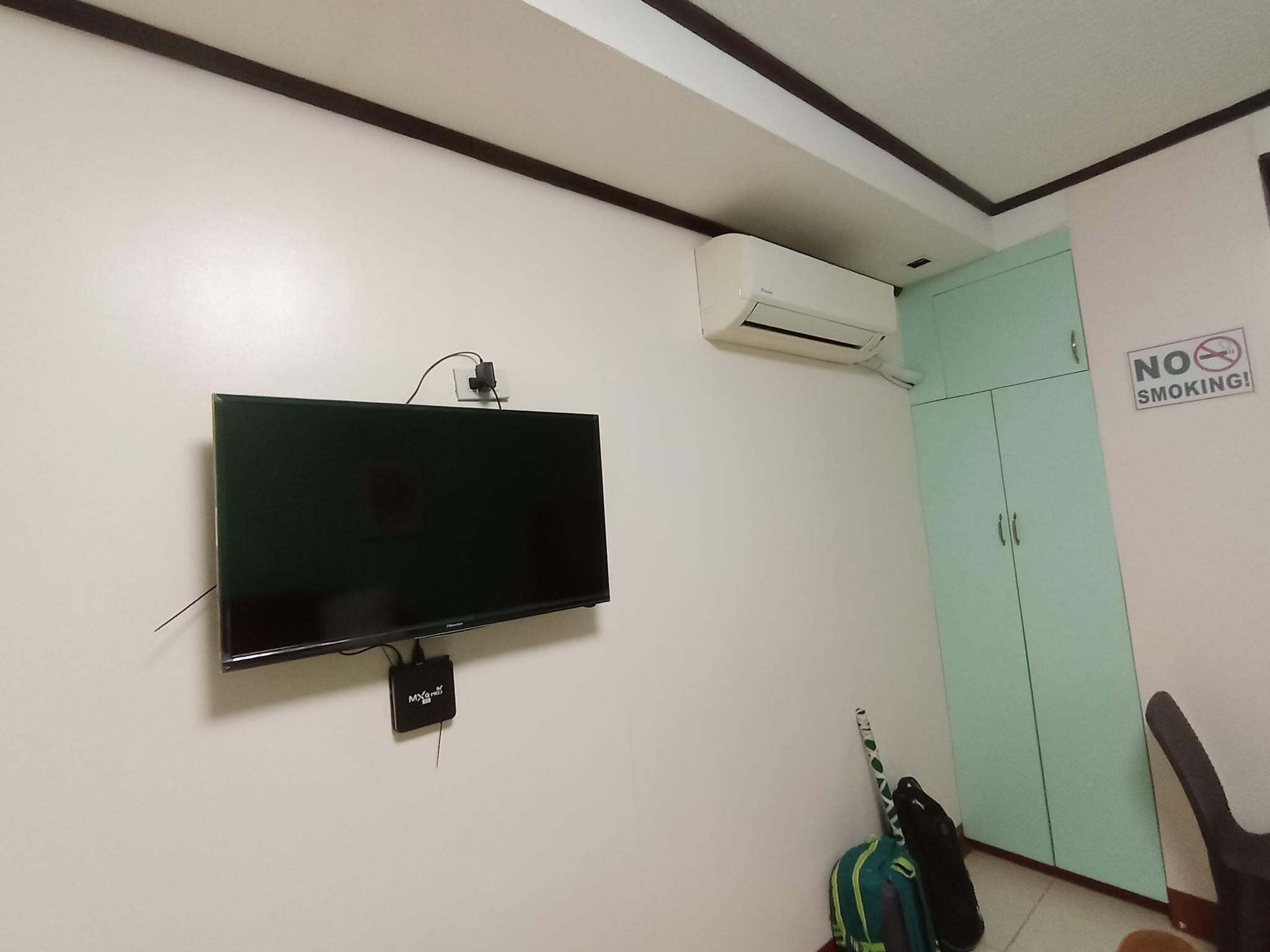Quarto Individual, casa de banho partilhada (Vida) | Roupa hipoalergénica, secretária 