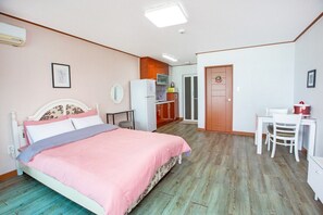 Quarto básico (DongBaek) | Wi-Fi de cortesia, roupa de cama