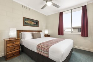 Apartamento | 2 quartos, berços grátis, Wi-Fi de cortesia, roupa de cama