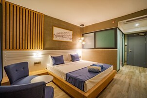 Quarto Duplo Deluxe | Minibar, cofre com capacidade para portátil, quartos insonorizados 