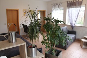 Apartamento (1-Zi-Appartment EG) | Área de estar | Smart TV