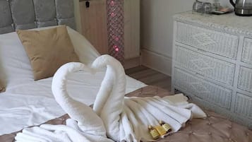 Quarto Duplo ou Twin Clássico, casa de banho privativa, vista para o pátio