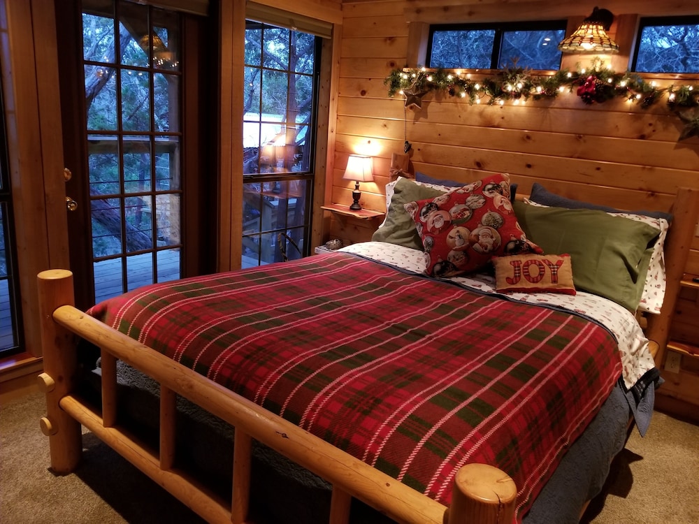 Stoney Porch Guest Cabin - Natural Bridge Wildlife Ranch