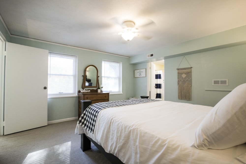 Private Apartment In The ❤️ Of Brevard, 1 Bedroom, Sleeps 3, - Jones Gap State Park, Marietta