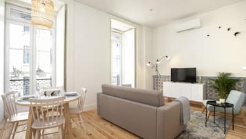 Apartamento Standard, 1 quarto | Sala de estar | TV de ecrã plano