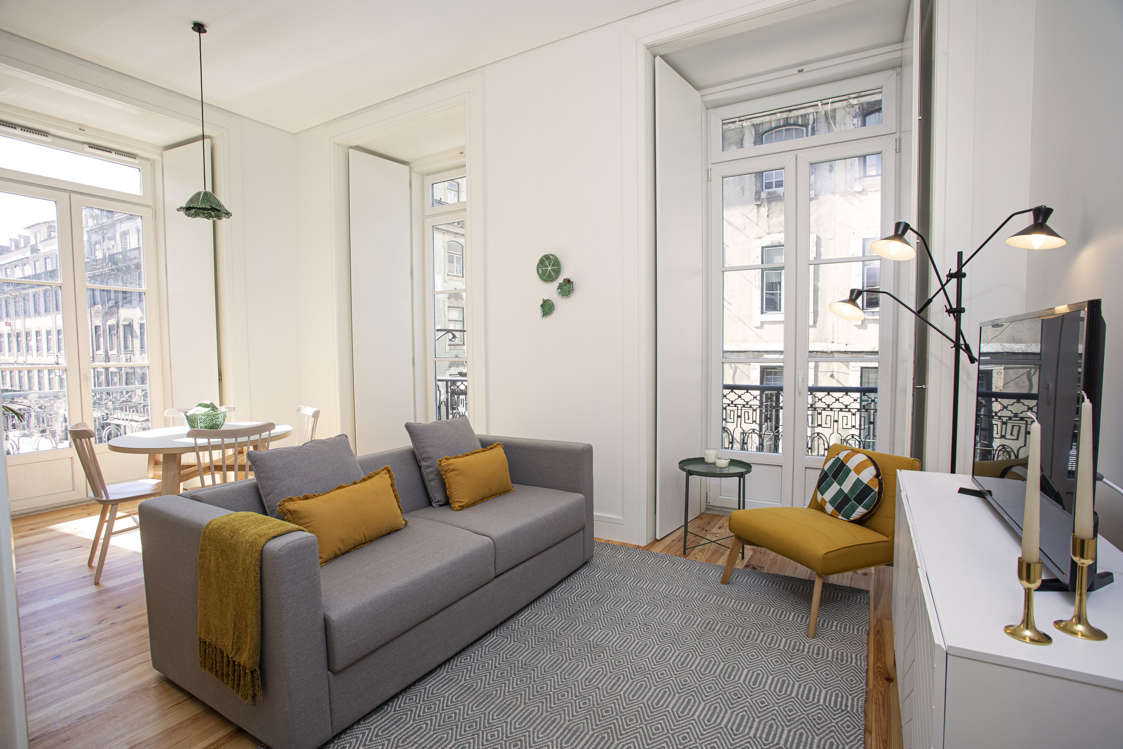 Apartamento Standard, 1 quarto | Sala de estar | TV de ecrã plano 