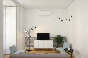 Apartamento Standard, 1 quarto | Sala de estar | TV de ecrã plano 