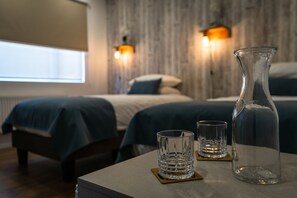 Frigobar, cofres nos quartos, cortinas blackout, Wi-Fi de cortesia