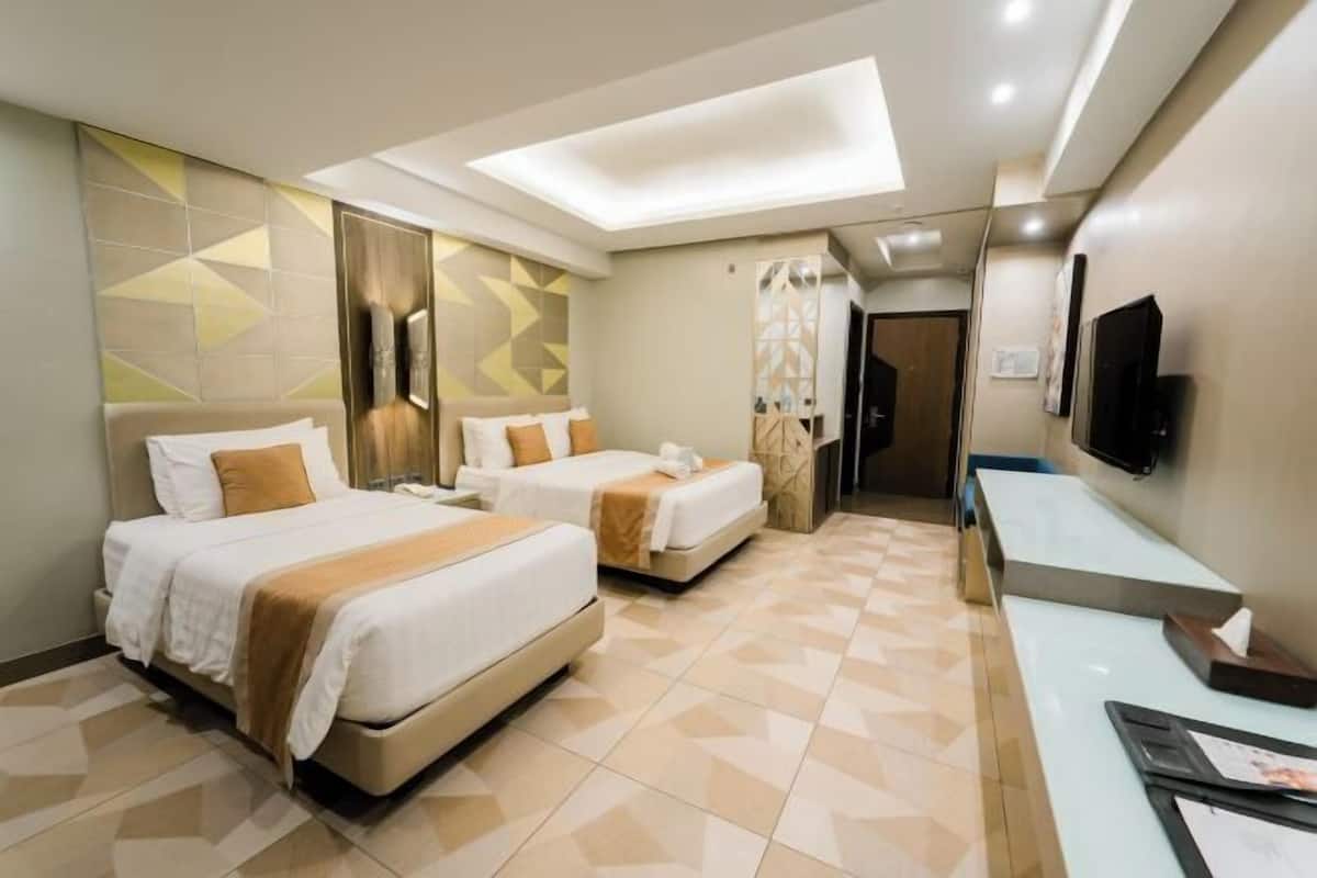 Roupa de alta qualidade, edredões de penas, minibar, cofre no quarto