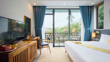 Quarto Deluxe, 1 cama king-size, varanda, vista para a piscina | Comodidade do quarto