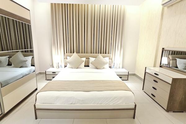 Quarto Royal | Secretária, cortinas/cortinados opacos, quartos insonorizados