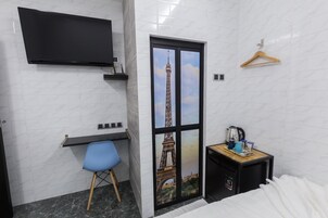 Quarto Quádruplo Deluxe | Secretária, secretária adequada para computadores portáteis 