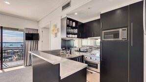 Apartamento luxo | Cozinha privada | Máquina de café expresso, cafeteira/chaleira, geladeira grande