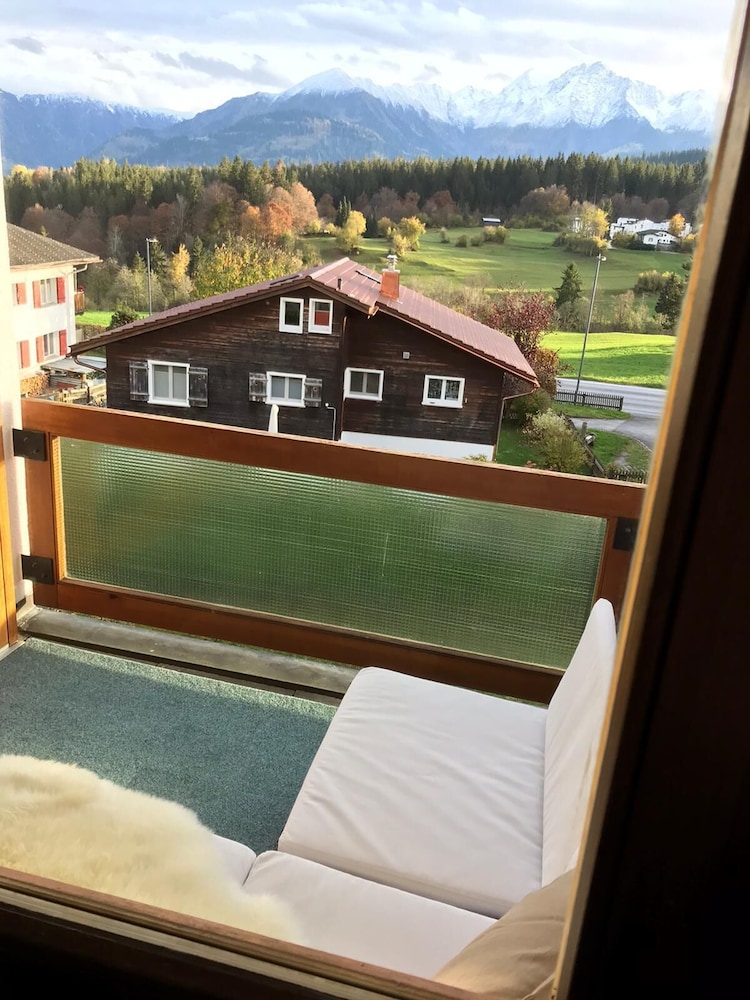 Cozy And Sunny Apartment, 2 Bedrooms - Elm