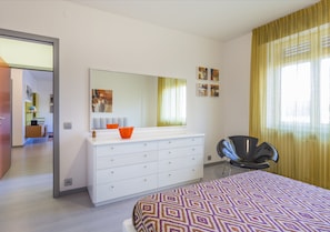 Apartamento, 1 quarto | 1 quarto, secretária adequada para computadores portáteis 