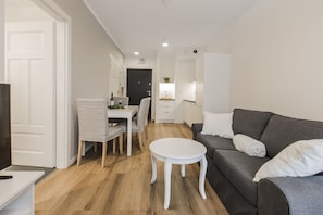 Apartamento Clássico, varanda | Sala | TV de ecrã plano 