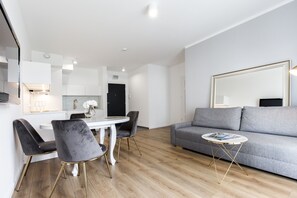 Apartamento Comfort | Sala de estar | TV de ecrã plano 