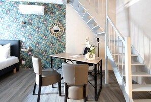 Duplex conforto (Autoire) | Área de estar | TV de tela plana