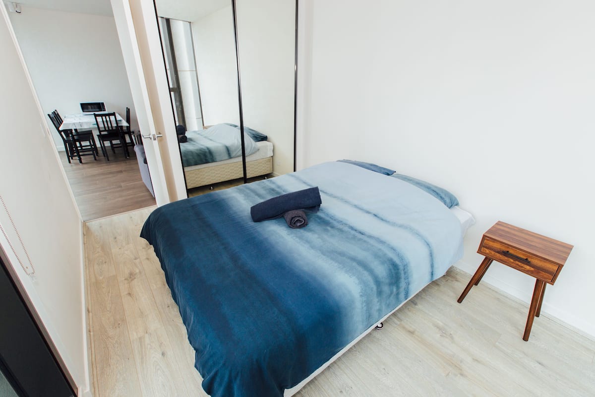 Apartamento urbano, 2 quartos, 2 banheiros | Wi-Fi de cortesia, roupa de cama
