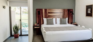 Quarto Duplo Deluxe | Roupa de alta qualidade, edredões de penas, cofre no quarto