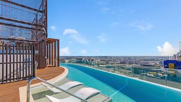 Piscina interior, piscina exterior