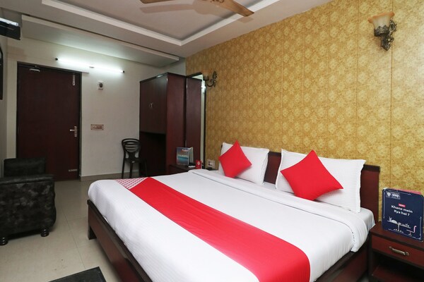 Oyo 28053 Hotel Gayatri Palace - Agra
