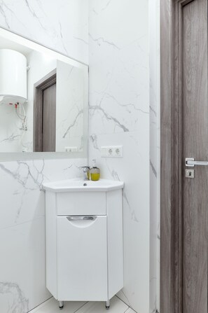 Apartamento, 1 quarto | Casa de banho | Toalhas fornecidas 