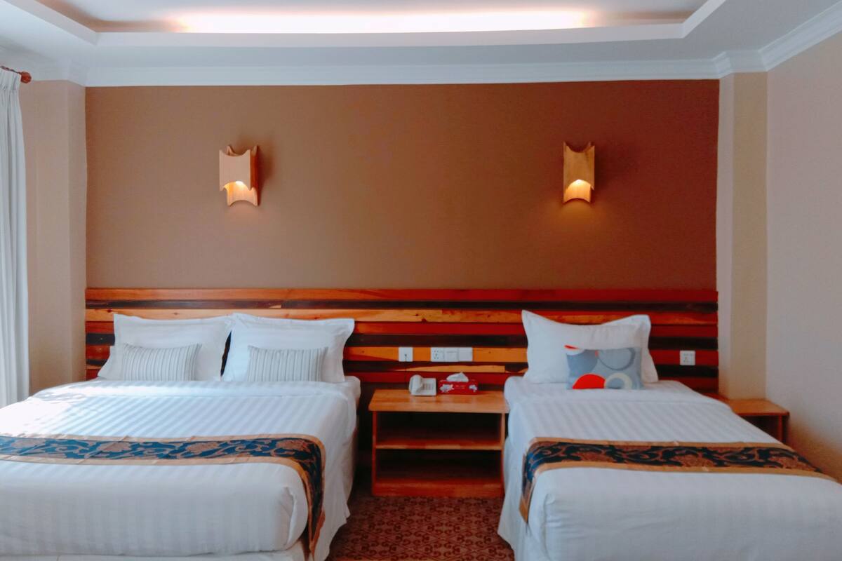 Quarto Triplo Júnior | Camas de colchão Select Comfort, minibar, cofre no quarto 