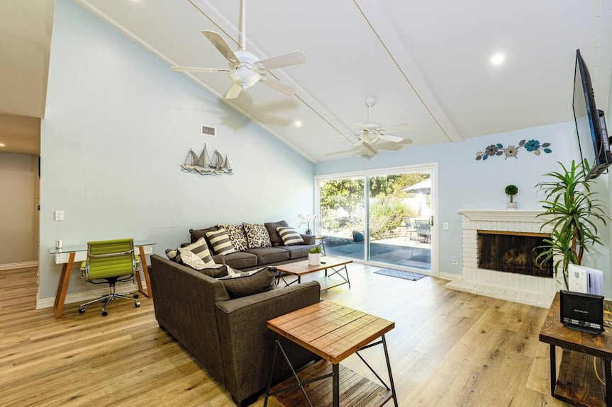 Single Story W/ Fast Wifi, Backyard & Ev Charger. (Fig Perch) - Irvine, CA