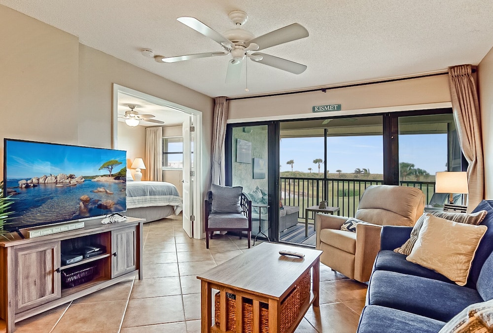 Cp 813 Golf Course View Condo - Paradise Vacation Rental En Ocean Village - Fort Pierce, FL