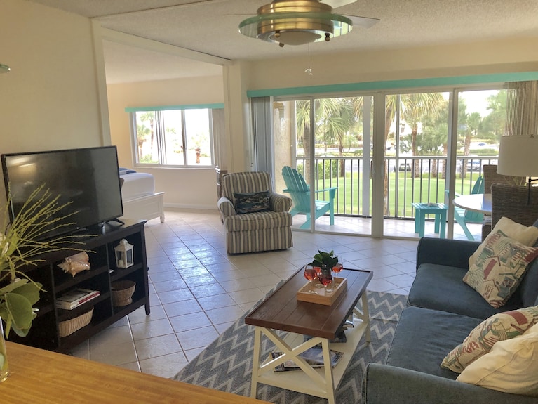 Ov725 Golfcourse/ocean Peek View Condo-paradise Vacation Rental In Ocean Village - Fort Pierce, FL
