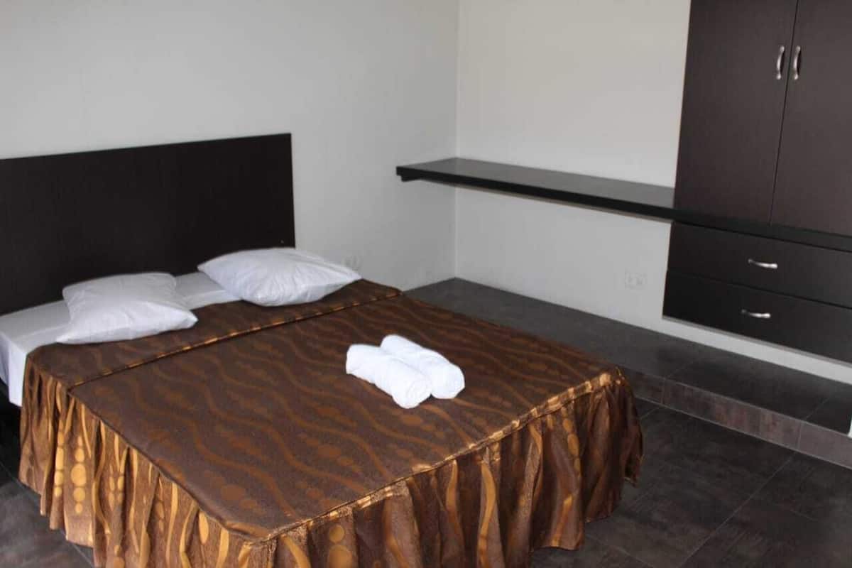 Quarto Duplo Comfort, 1 cama de casal | Ferro/tábua de engomar, Wi-fi grátis, roupa de cama fornecida