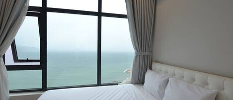 Apartamento Panorâmico, 3 quartos | Com decoração personalizada, com mobília individualizada, secretária