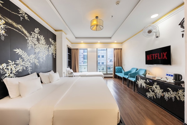 Quarto Familiar | Minibar, cofre no quarto, cortinas/cortinados opacos