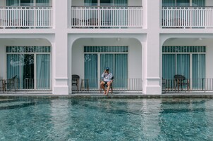 Quarto luxo, acesso à piscina | Vista da sacada
