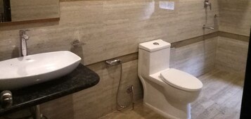 Quarto luxo | Banheiro | Chuveiro, toalhas de banho